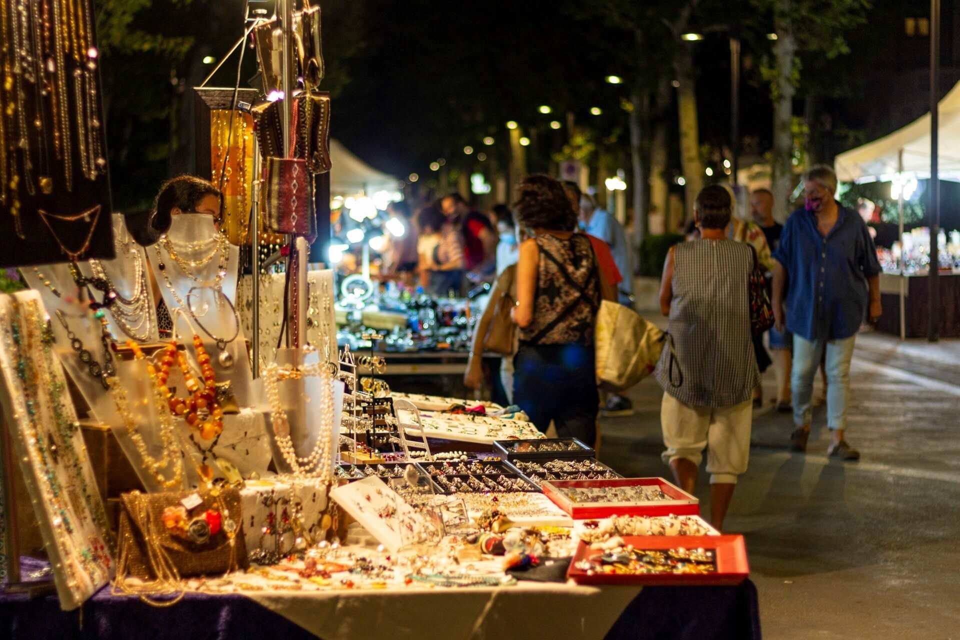 Services - Street market Curiosando